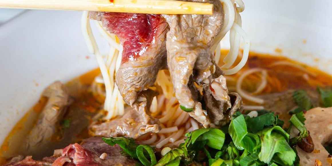 Le Feu Oasis: 50% off the first table of the night with First Table