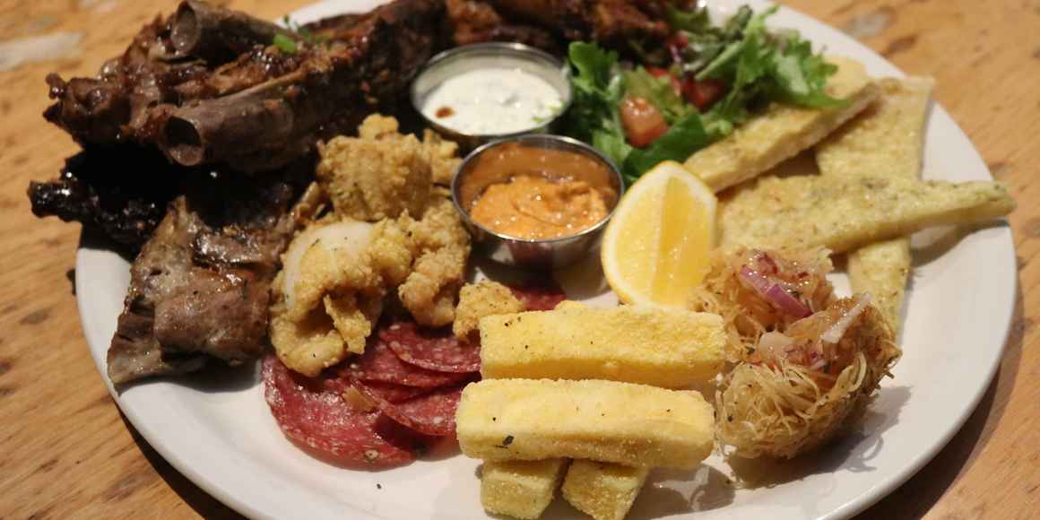 Iguana Street Bar & Restaurant: 50% off the first table of the night ...