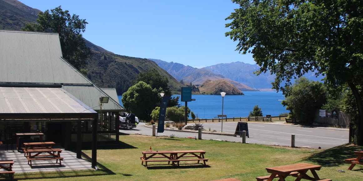 Hawea Hotel Lakeside Bistro: Book any time at everyday prices