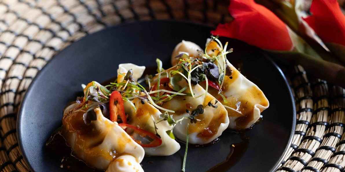 Manu Restaurant: 50% off the first table of the night with First Table