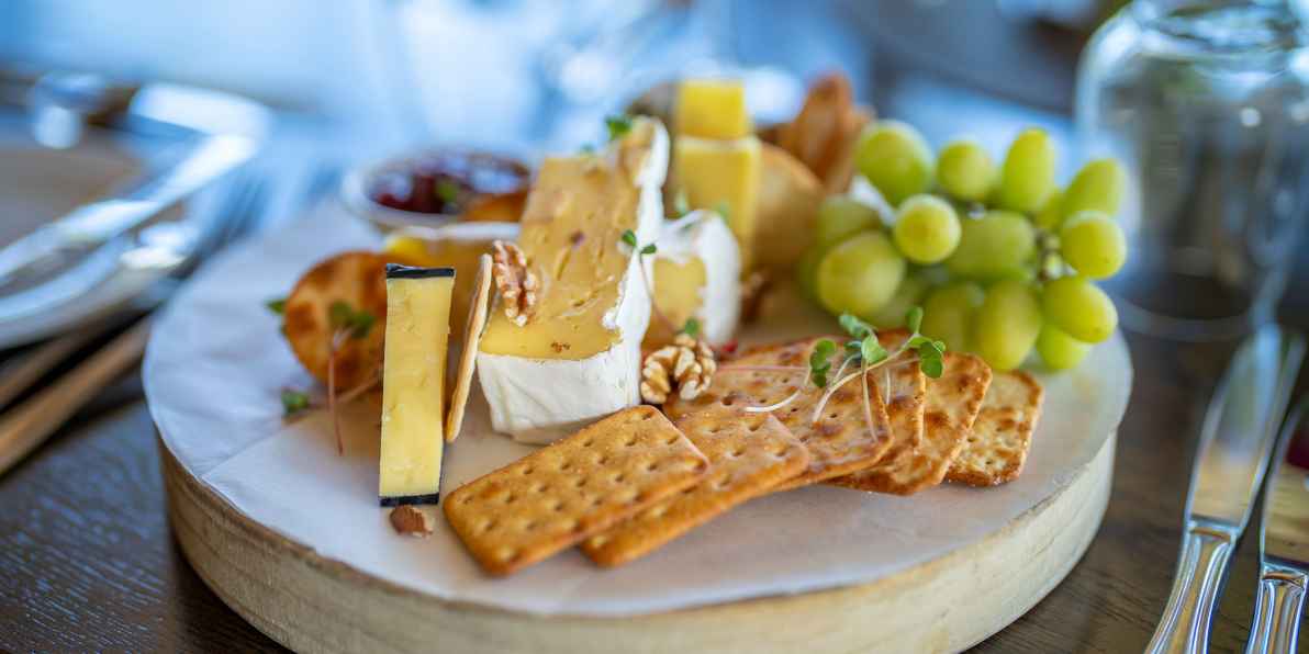 MacKinnon Restaurant & The Explorer Bar: 50% off the first table of the ...