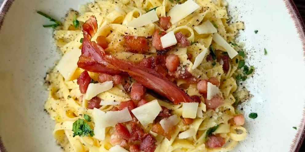 Veeno: 50% off the first table of the night with First Table